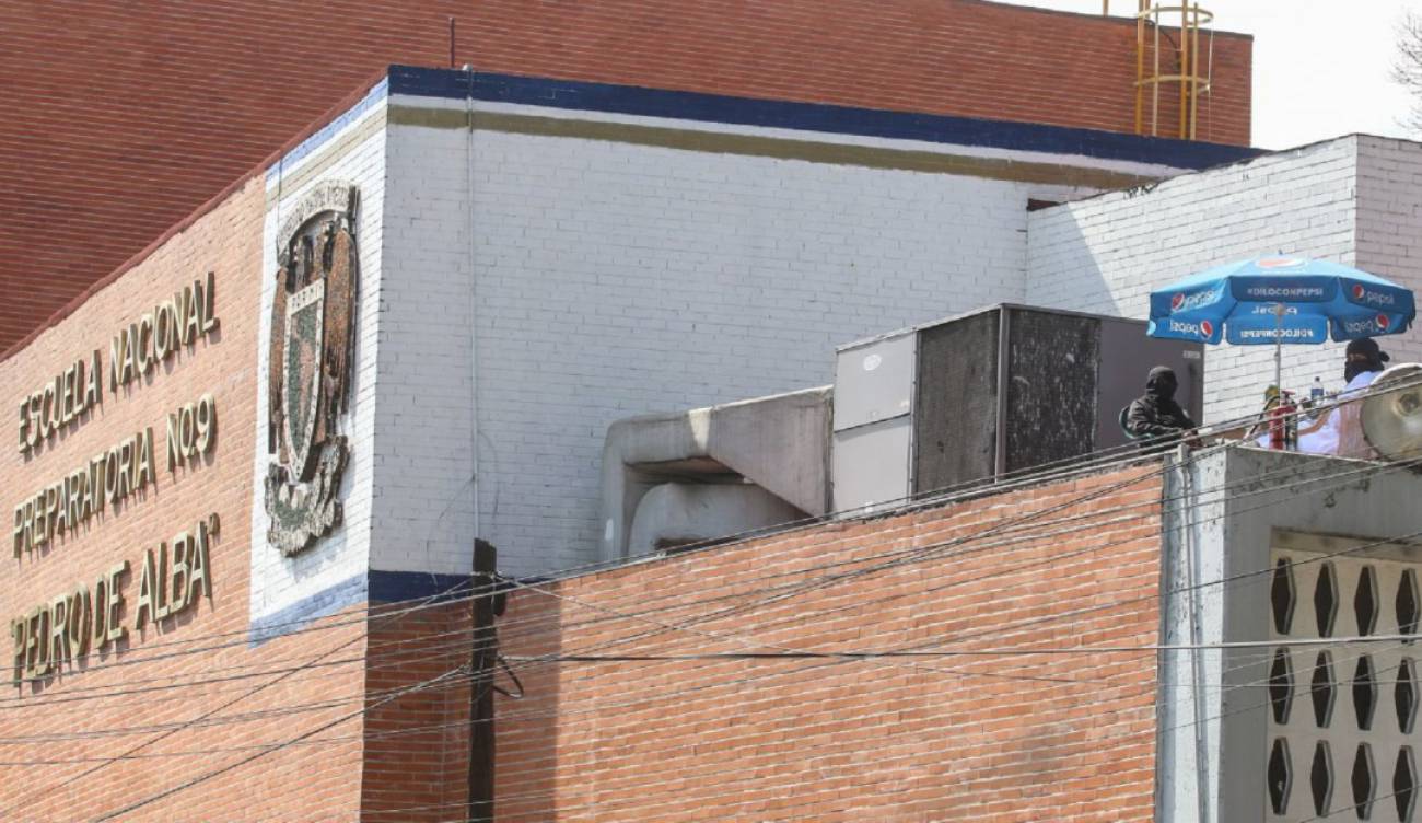 Toman encapuchados instalaciones de la Prepa 9 | Nacional | W Radio Mexico