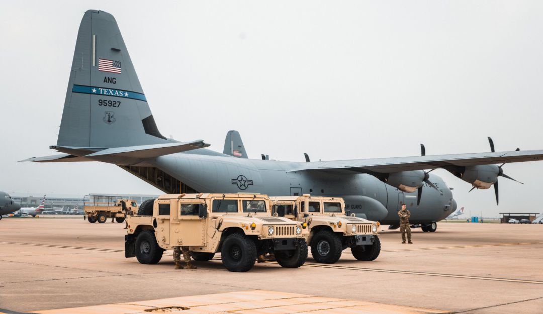 Abbott envía helicópteros a la frontera con México para frenar a ...